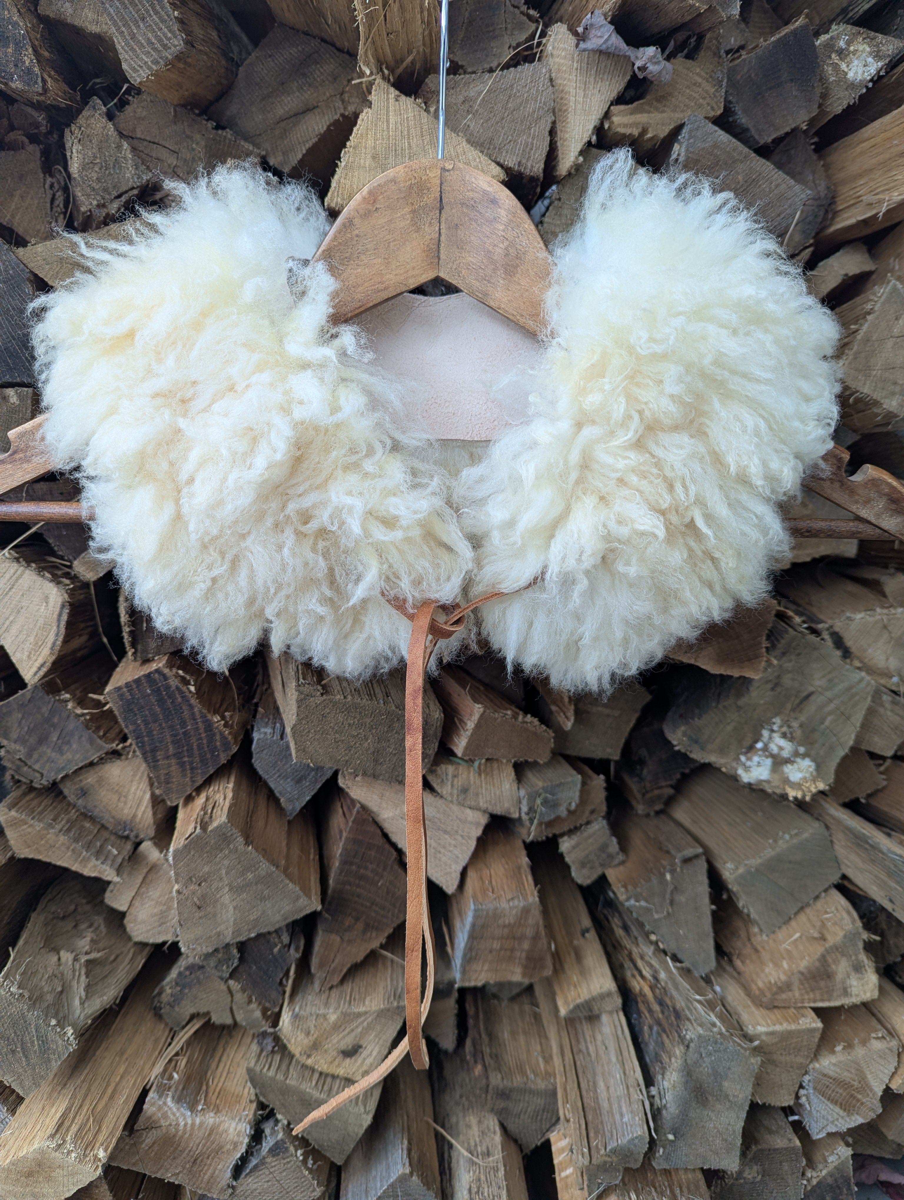 Small white sheepskin collars – Mezzaluna Fibers